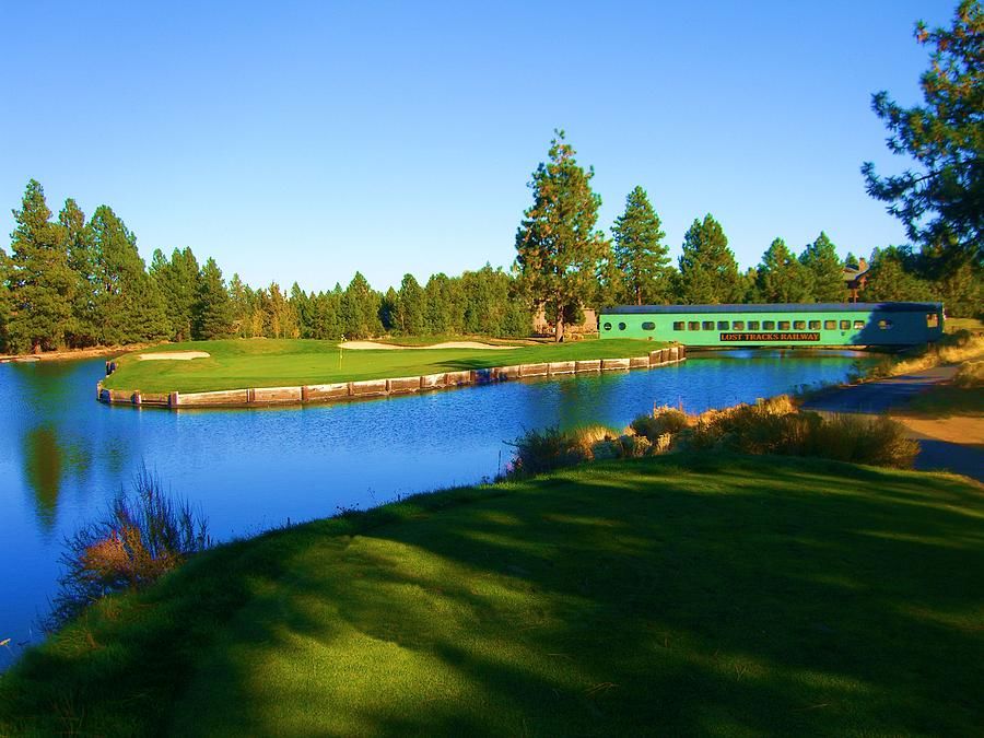 Lost Tracks Golf Club in Bend, United States | 18 holes, Par 72 — FlyAway